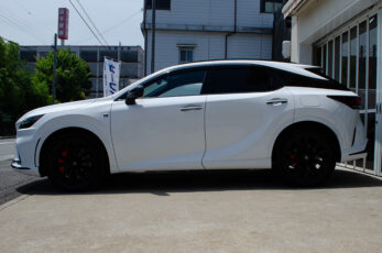 RX500h ホワイトノーヴァガラスフレークにコーティング施工